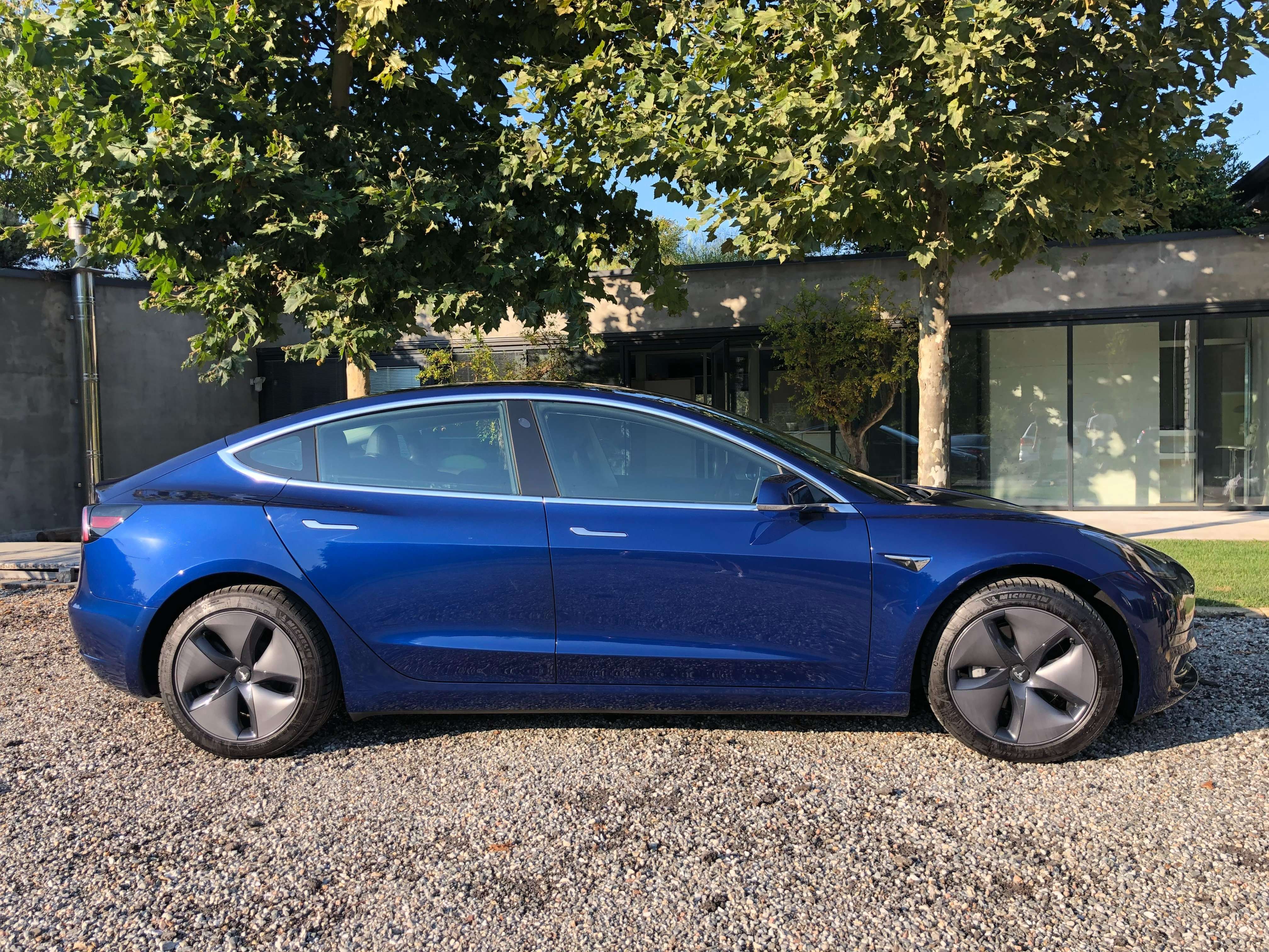 Tesla Model 3Model 3 Long Range Dual Motor awd