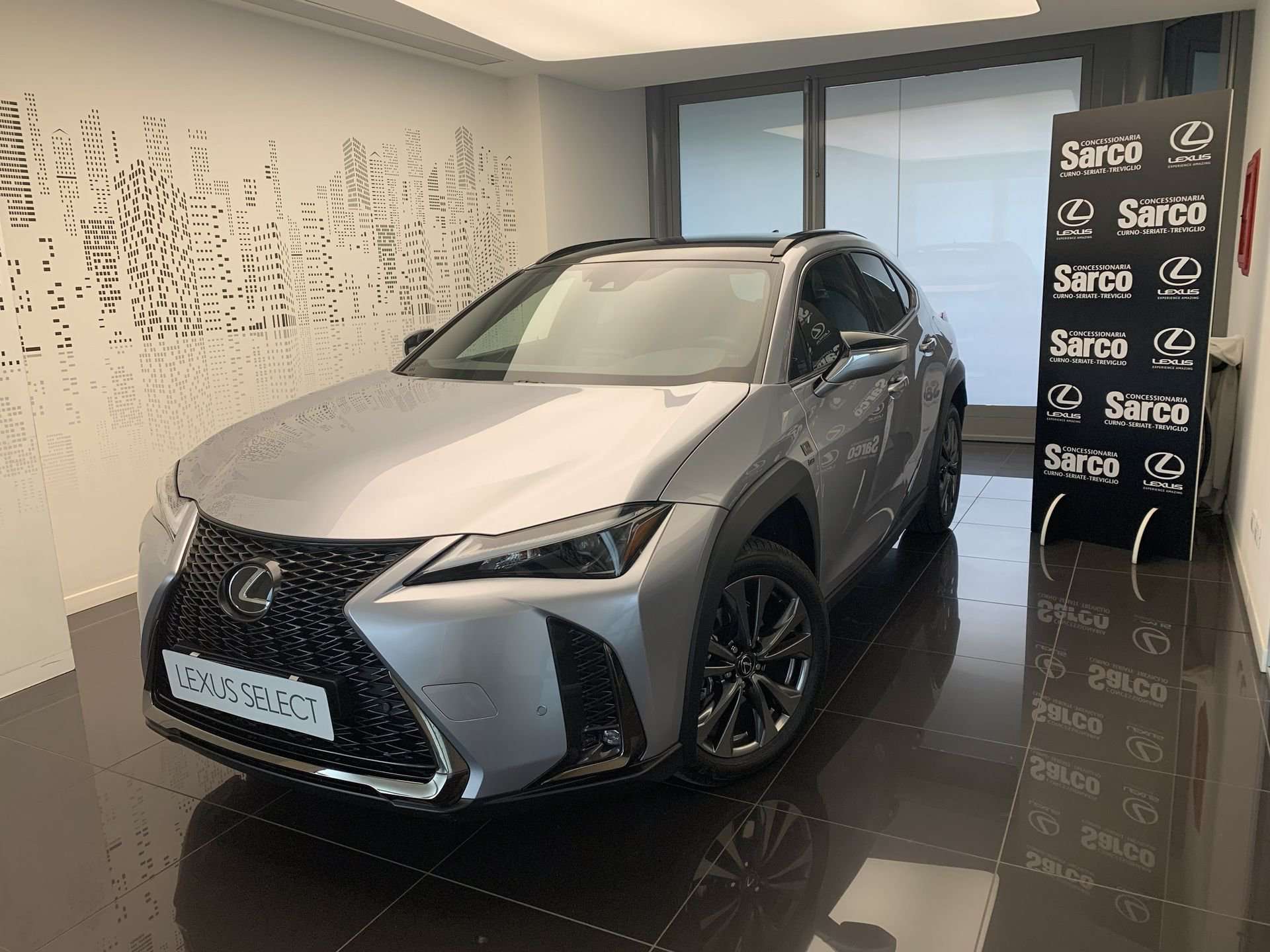 Lexus UX 300eHybrid Design