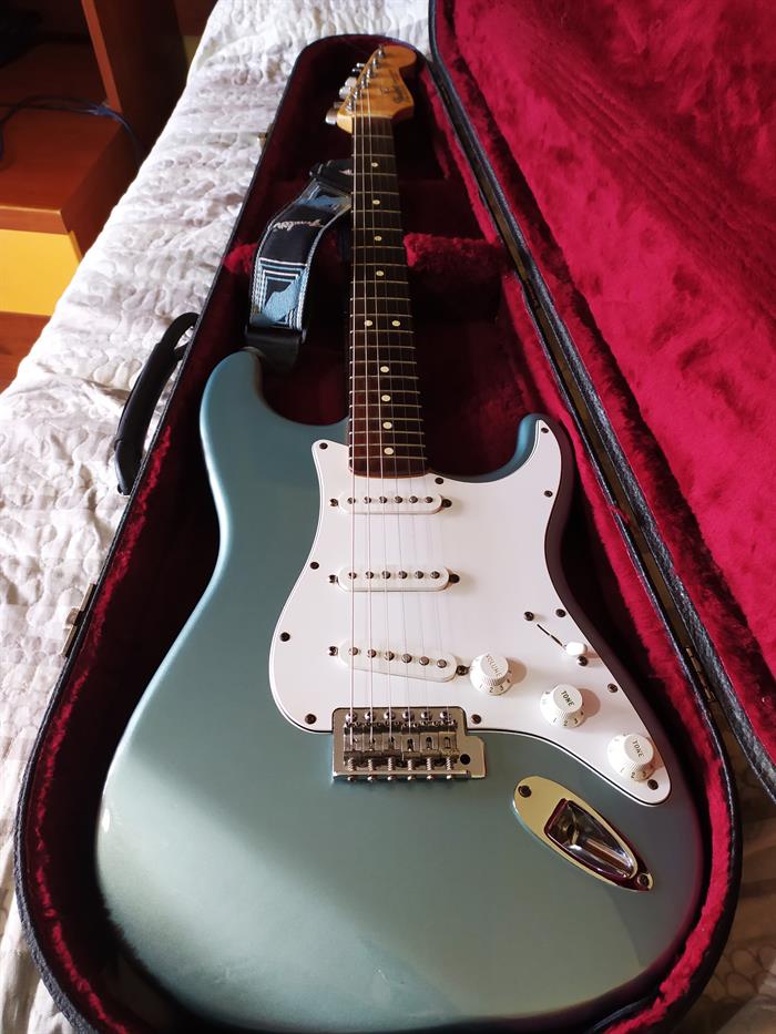 FENDER STRATOCASTER MADE IN MESSICO