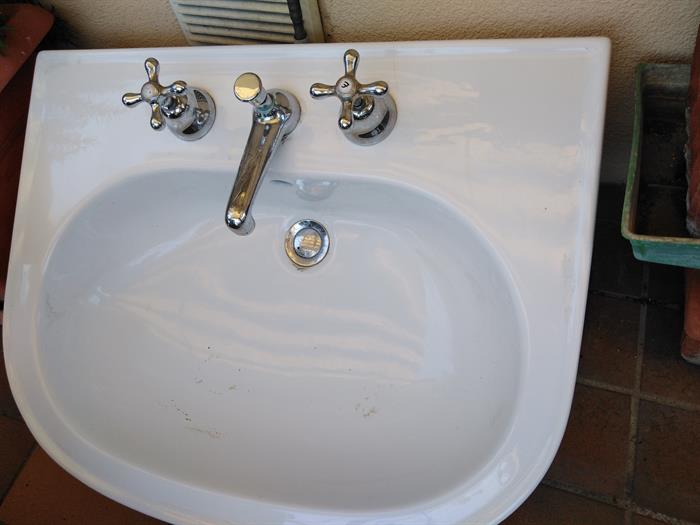 LAVANDINO PER BAGNO CON RUBINETTERIA