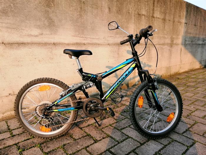 BICICLETTA MOUNTAIN BIKE