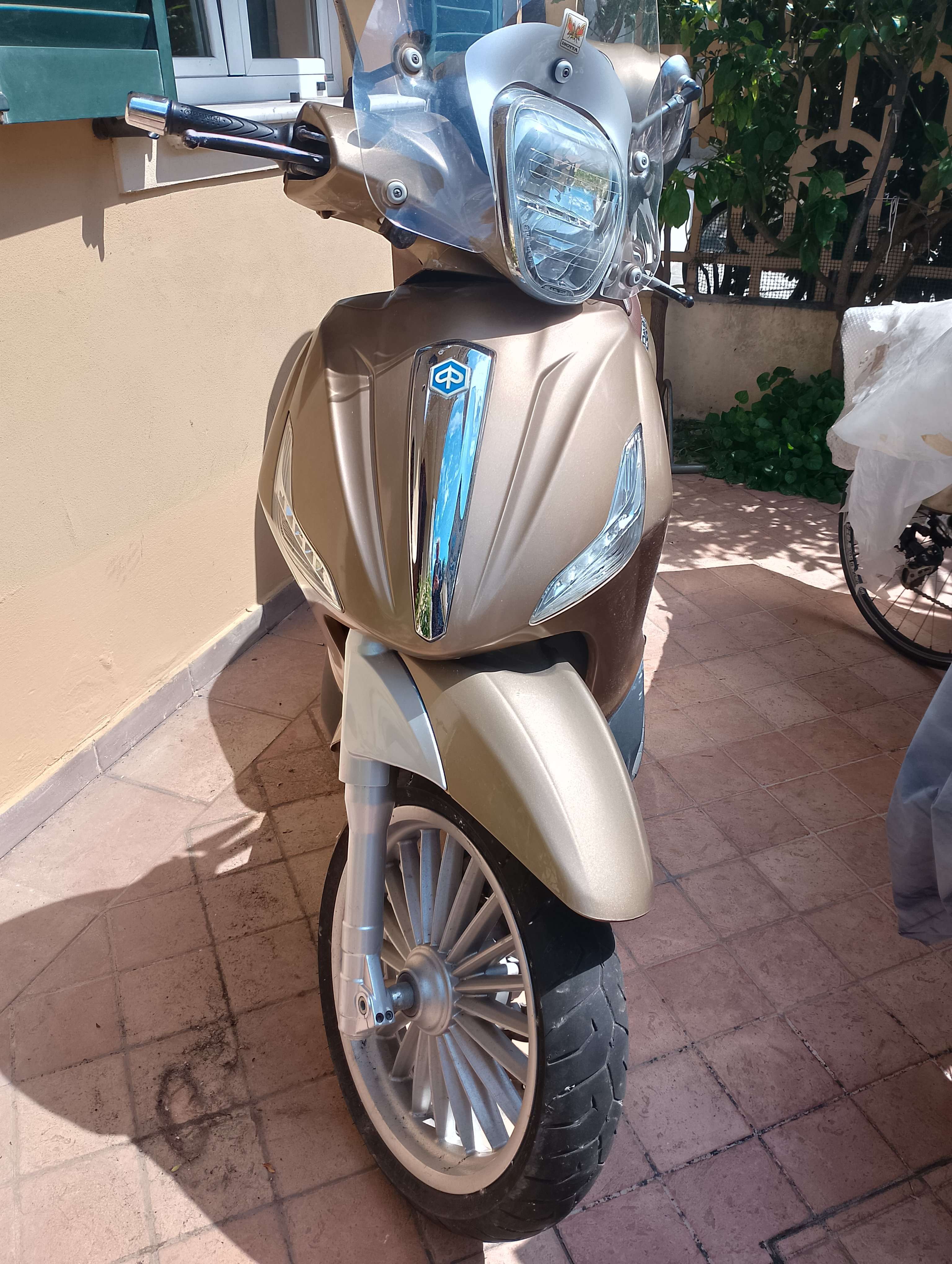 Piaggio Beverly 350