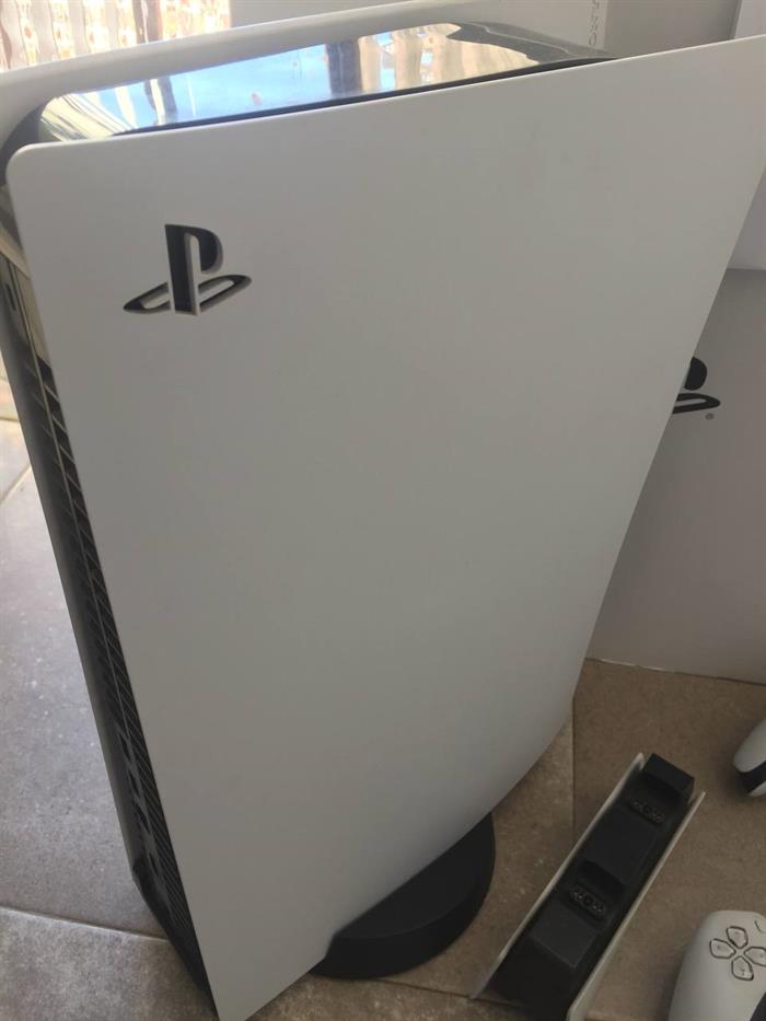 PLAYSTATION 5 VERSIONE CON DISCO