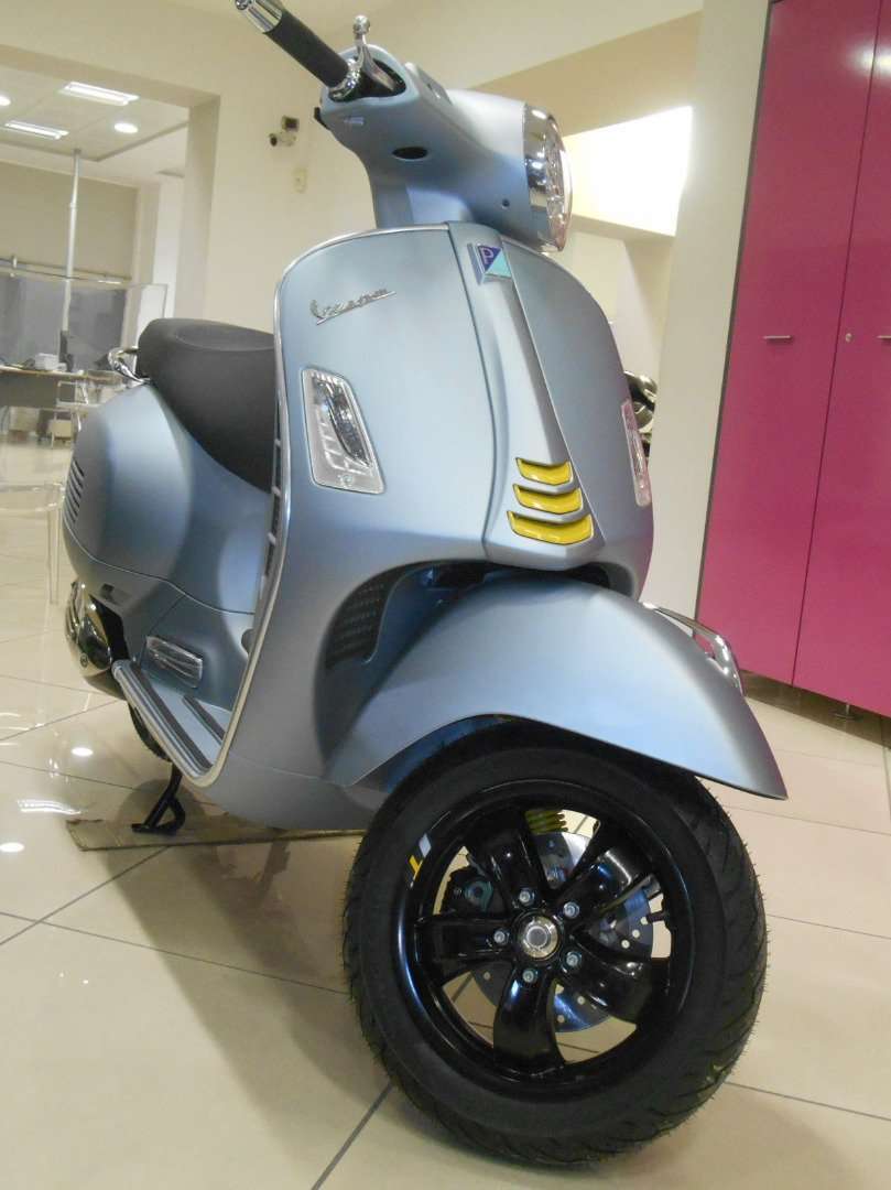 Piaggio GTS 300Vespa GTS 300 SuperTech HPE - RCA+TASSO 0