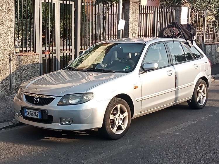 Mazda 323323F 2.0 td 16v Touring 101cv