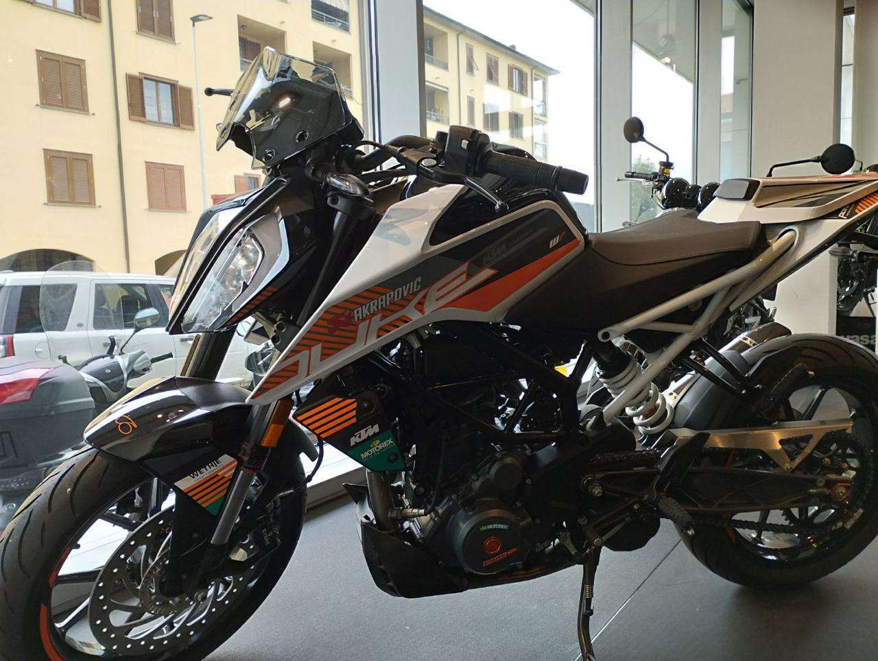 KTM 390 Duke  Akrapovic