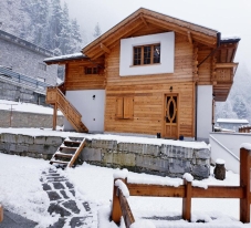  Lo chalet offre una vista sulle montagne