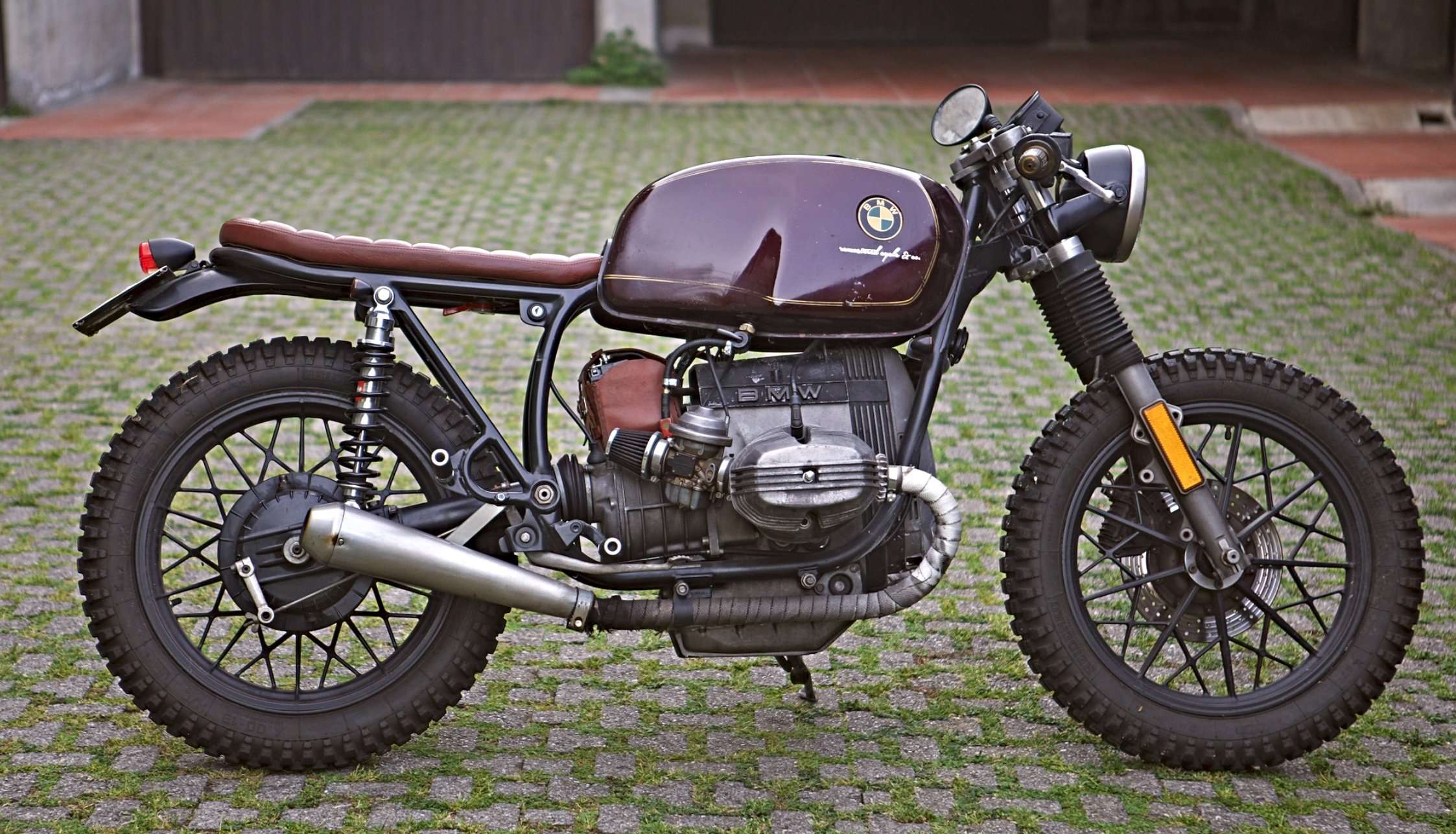 BMW R 45cafè racer custom by Remastered Cycle