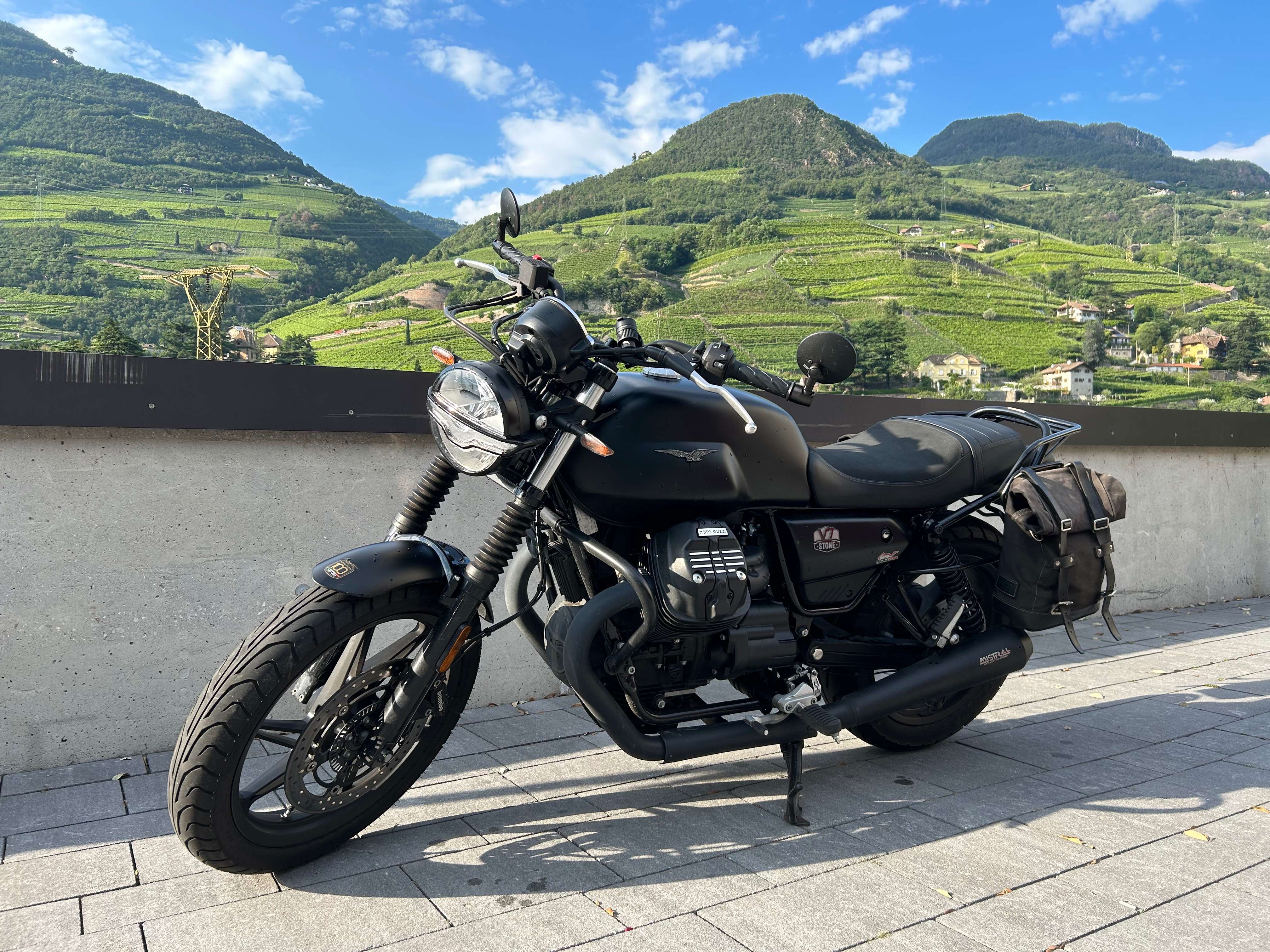 Moto Guzzi V 7Stone 850 (2021) - Nera - Full Optional