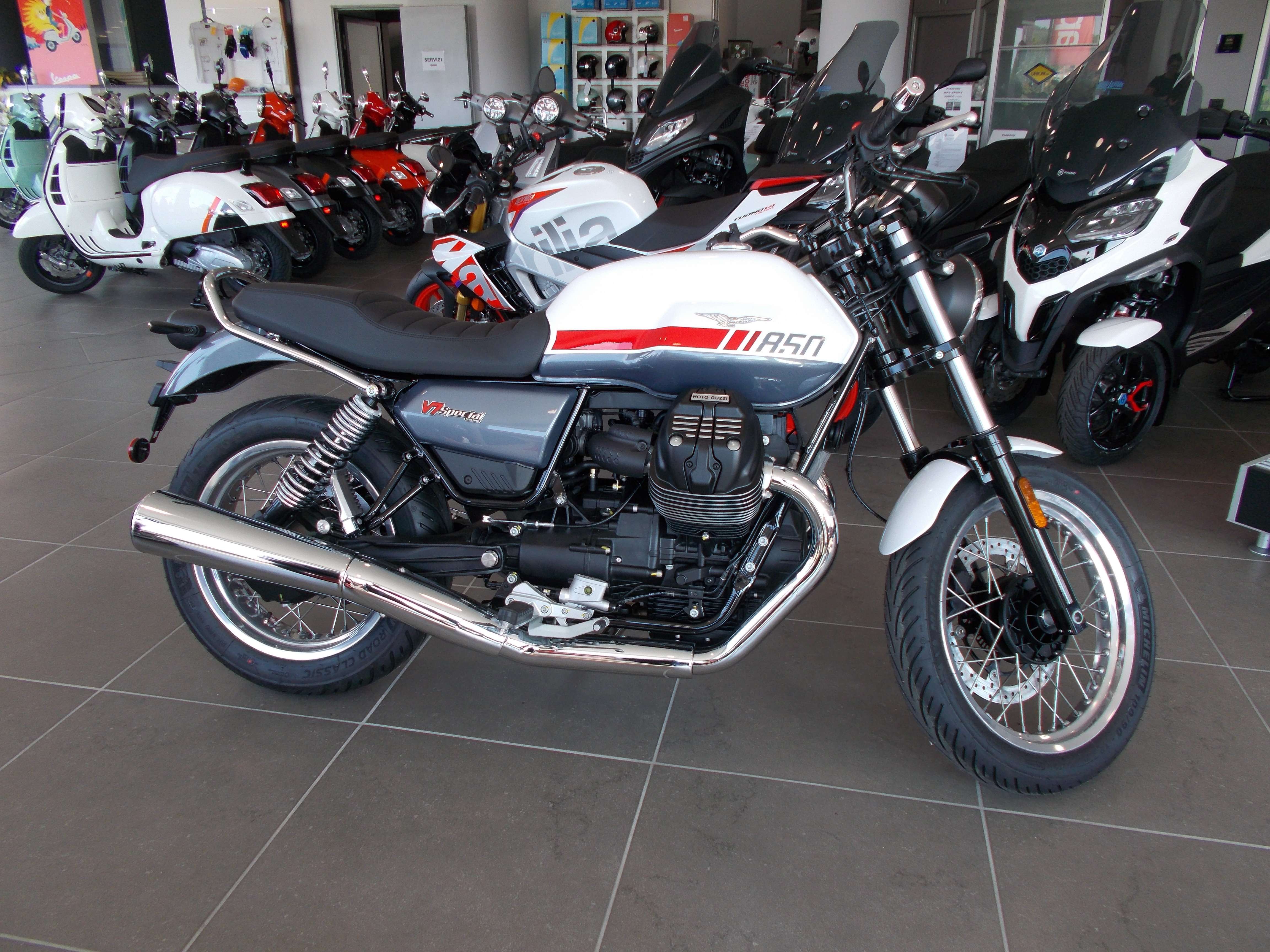 Moto Guzzi V 7SPECIAL 2023