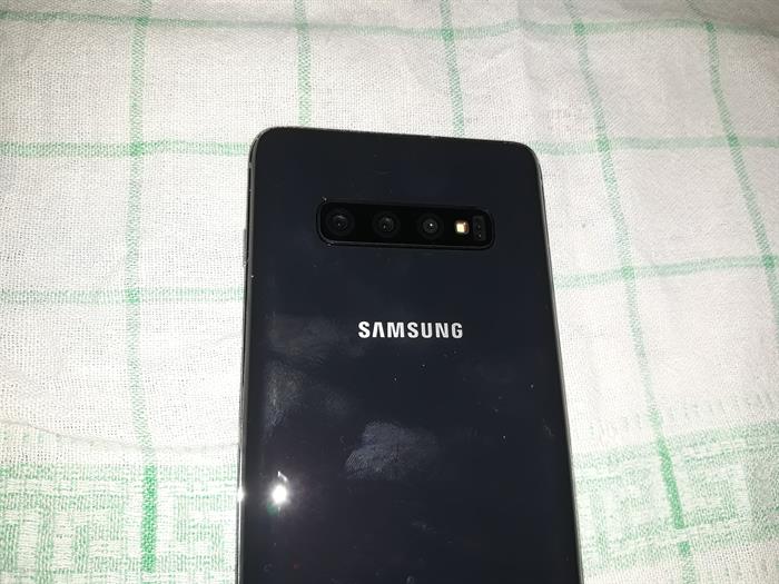 SAMSUNG S10 PLUS