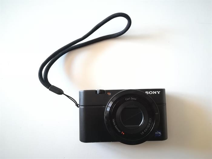 SONY RX 100 MARK1 DA 20.2 MEGA PIXEL.