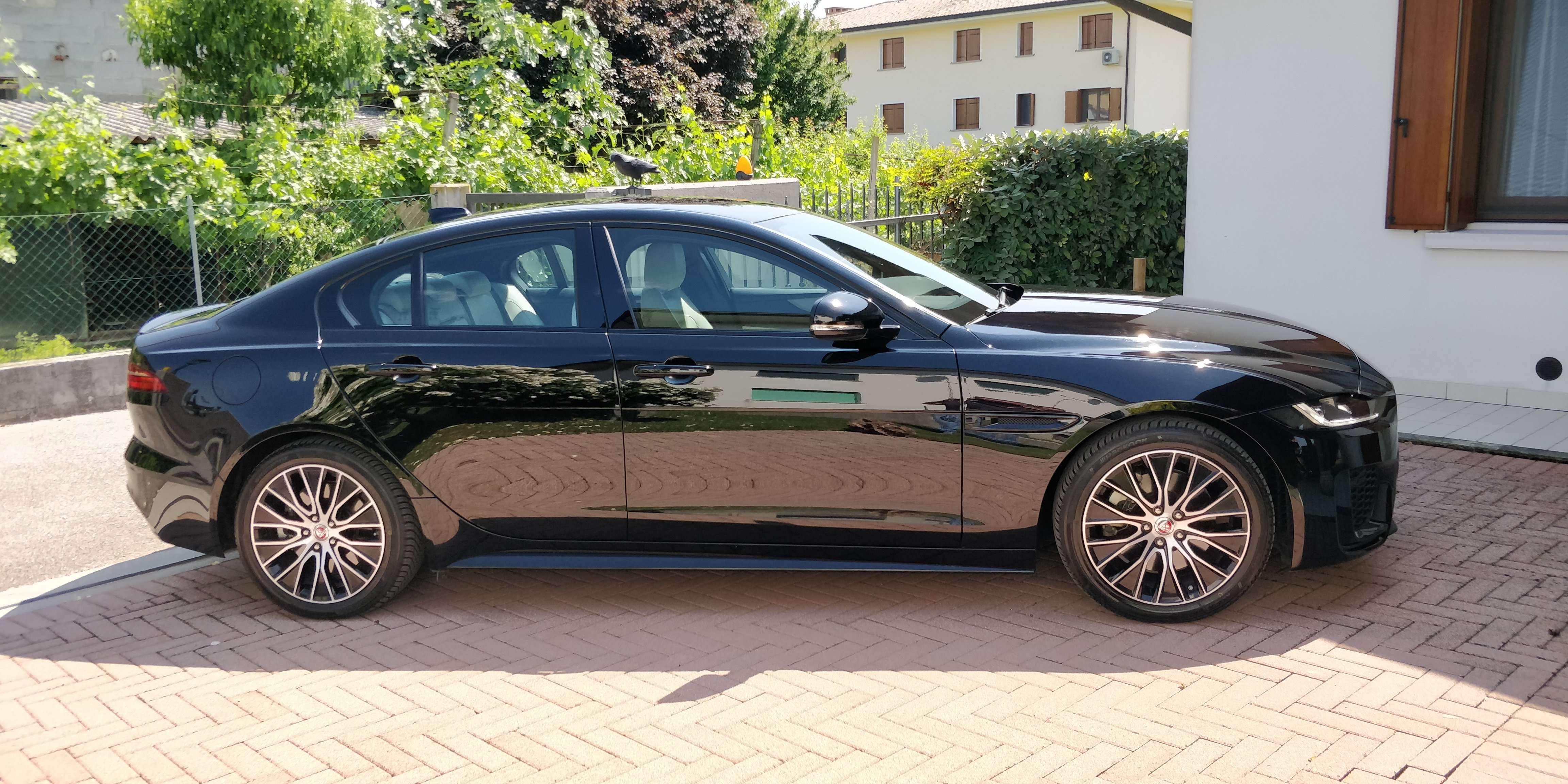 Jaguar XE2.0 D 180 cv aut. R-Dynamic S