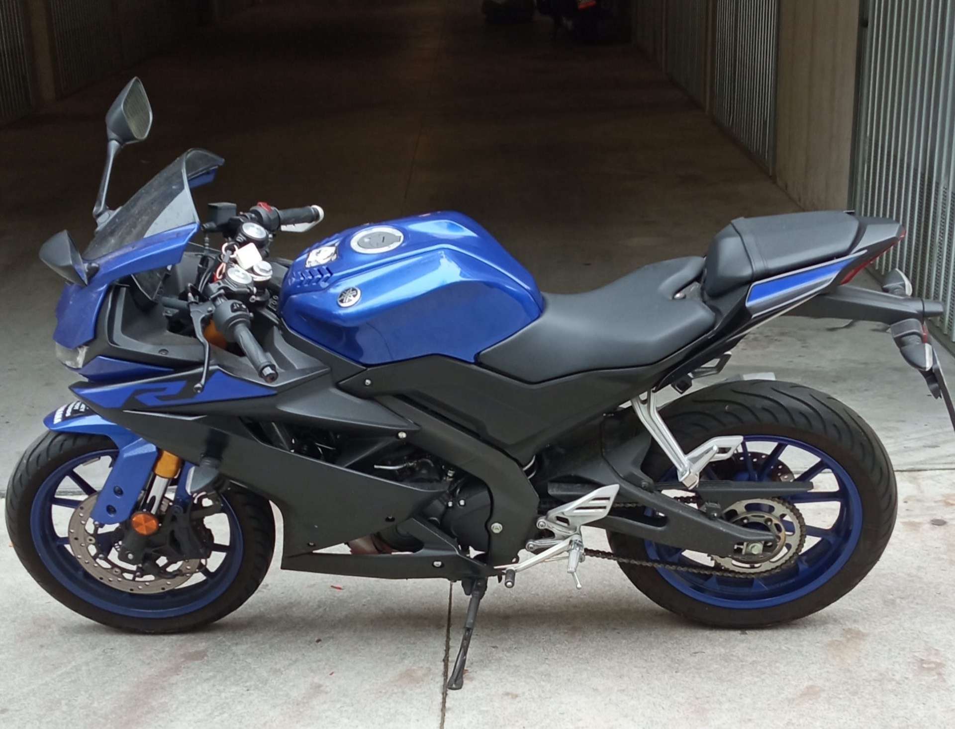 Yamaha YZF-R15sportivo