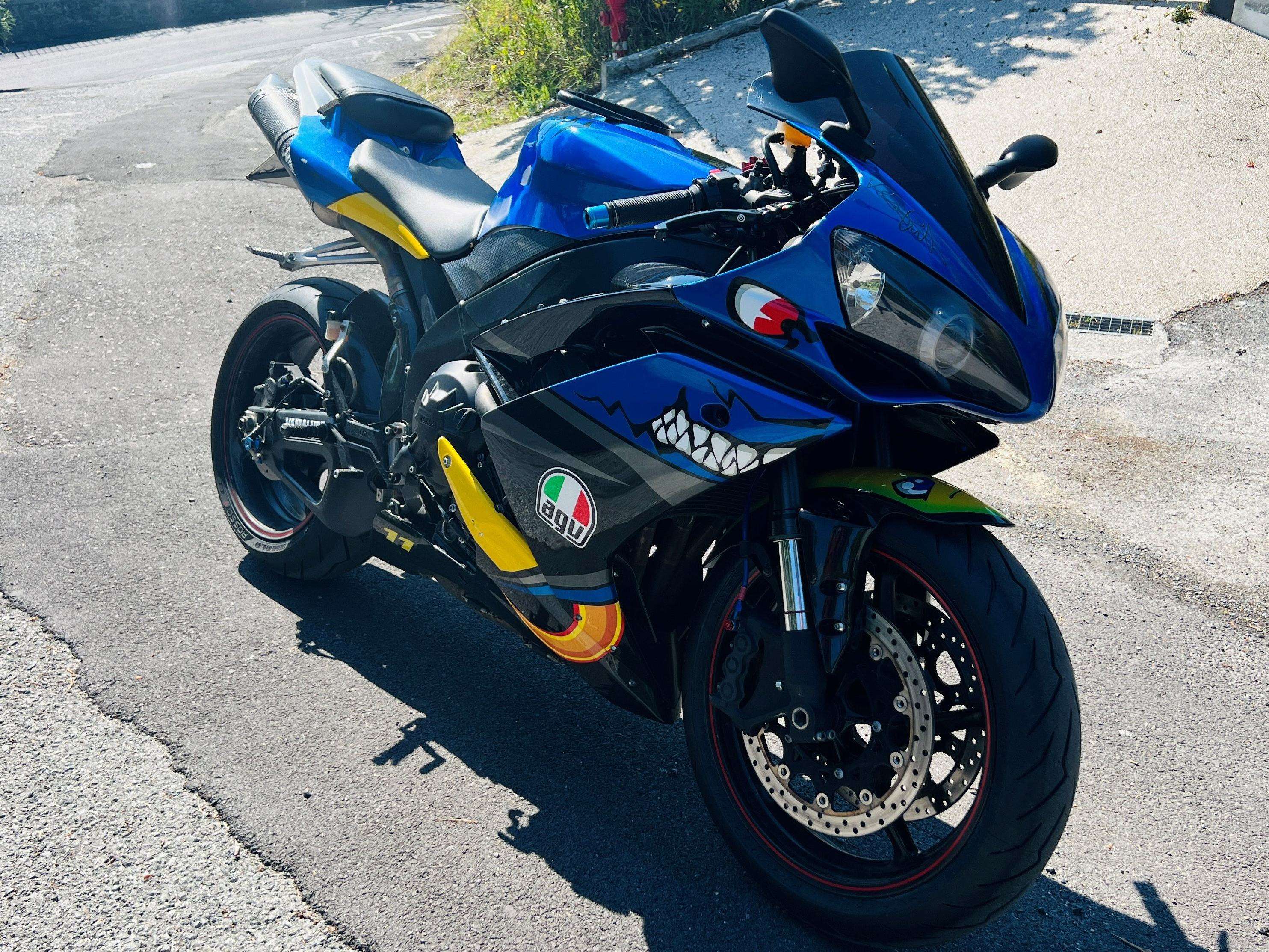 Yamaha YZF-R1