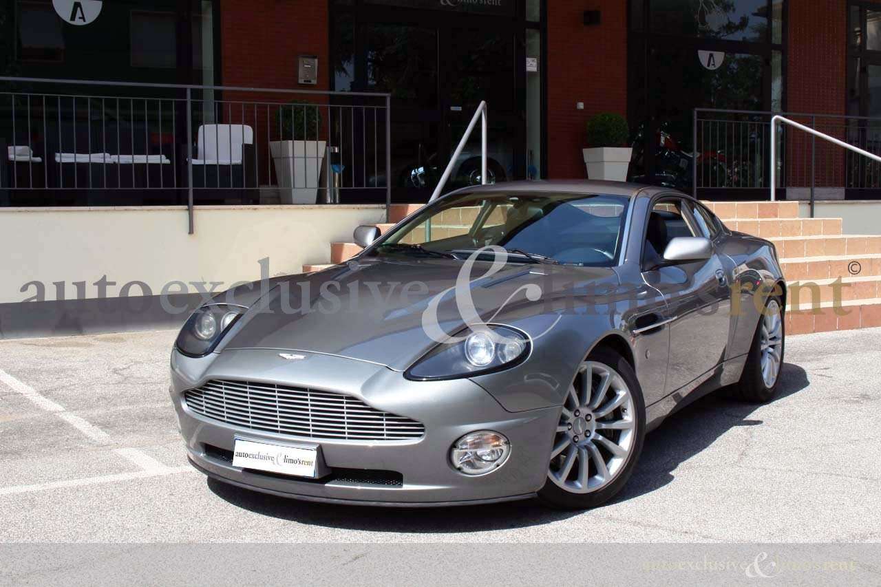 Aston Martin VanquishV12