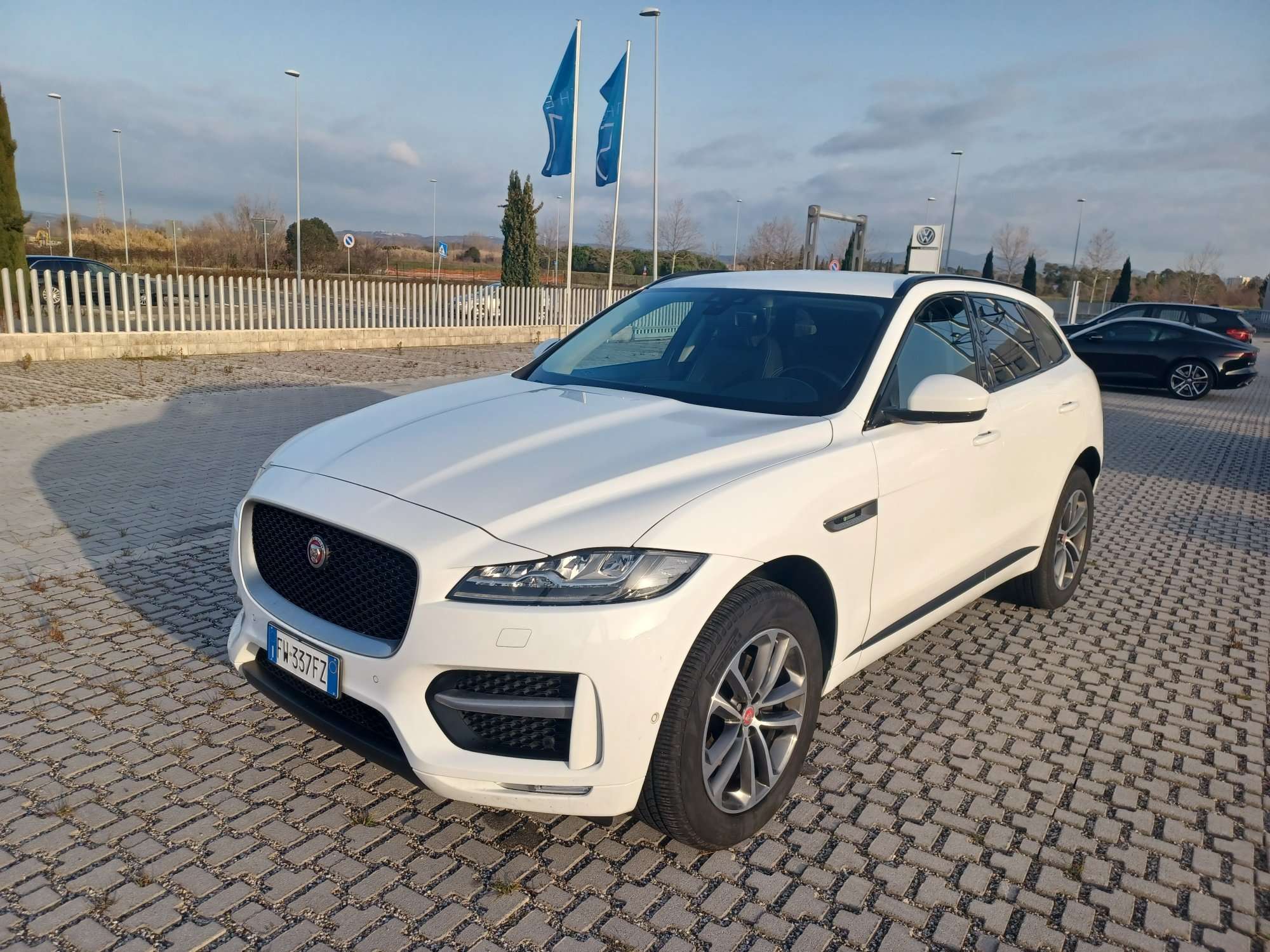 Jaguar F-PaceF-Pace 2.0d i4 R-Sport awd 180cv auto my19