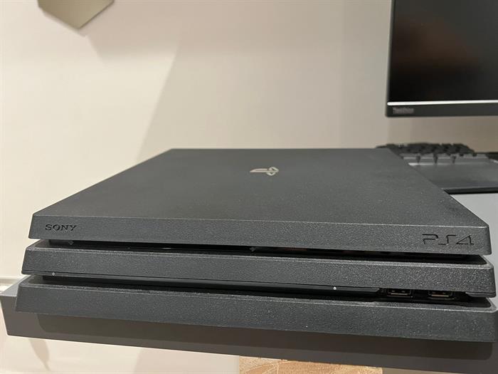 PLAYSTATION 4 PRO 1 TB