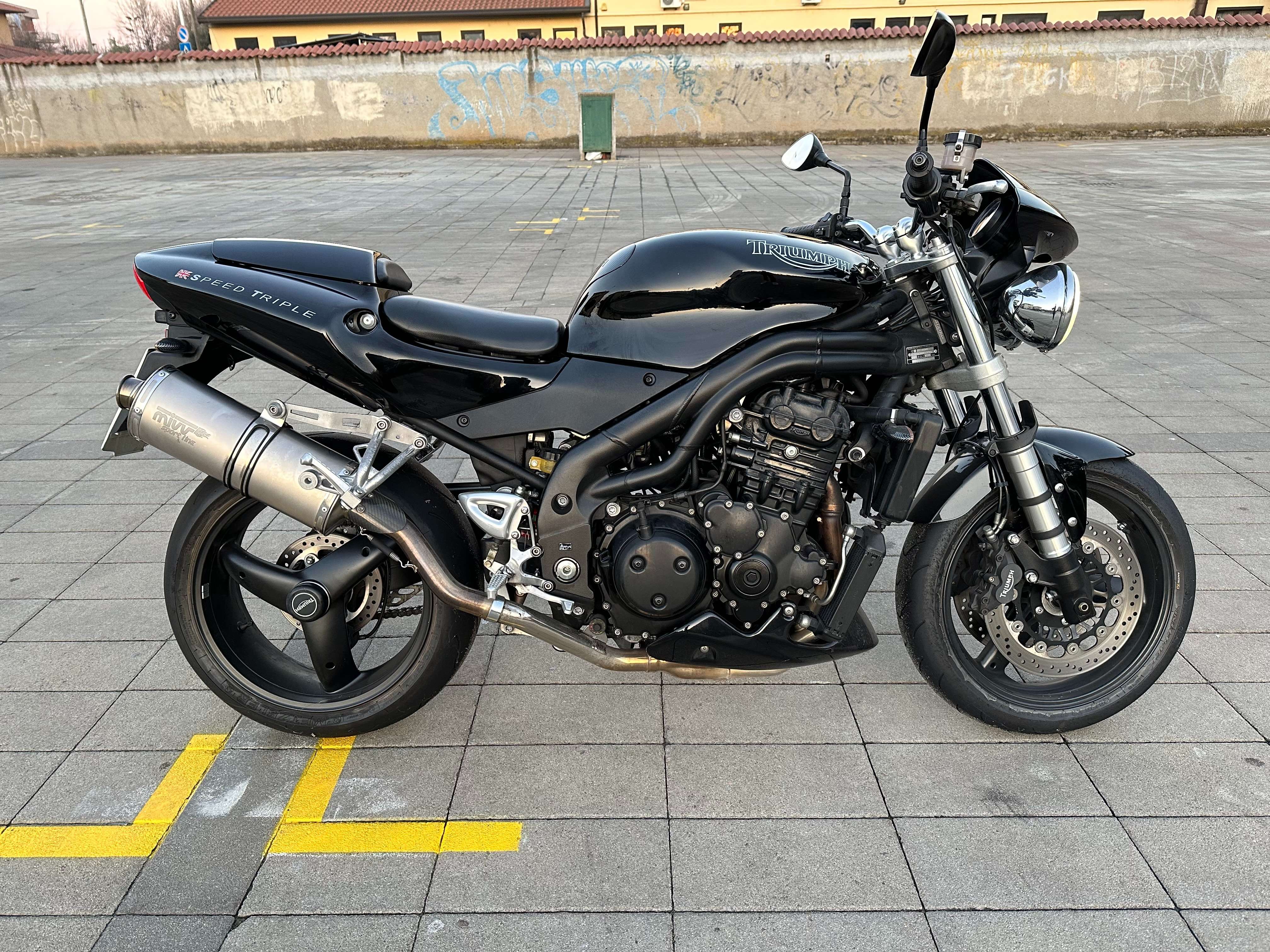 Triumph Speed Triple 955iBlack Edition