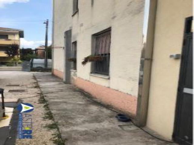 Appartamento al p.t in via podgora n.45, mirandola (mo)