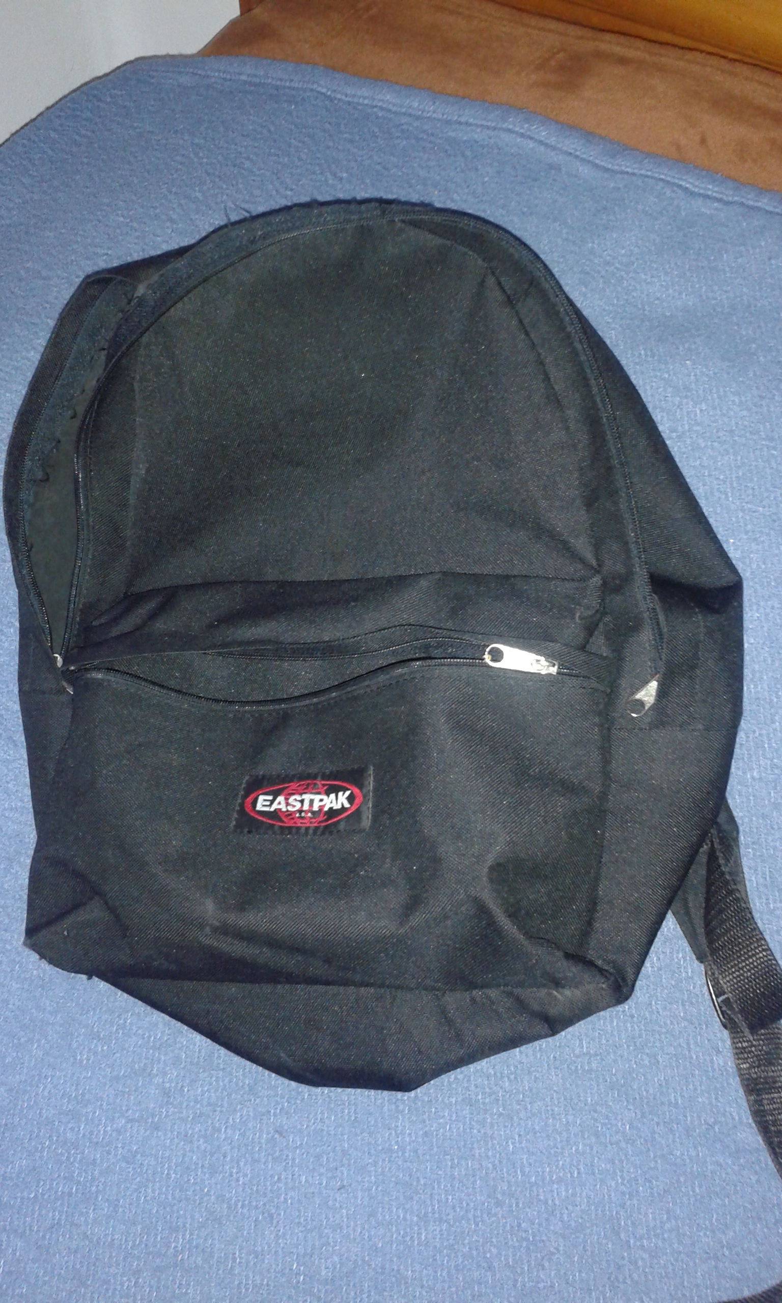 VENDO ZAINO NERO EASTPACK