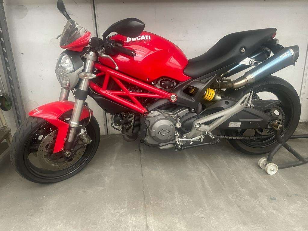 Ducati Monster 696