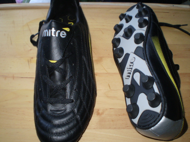 SCARPE DA CALCIO MARCA MITRE, NUOVE MAI USATE