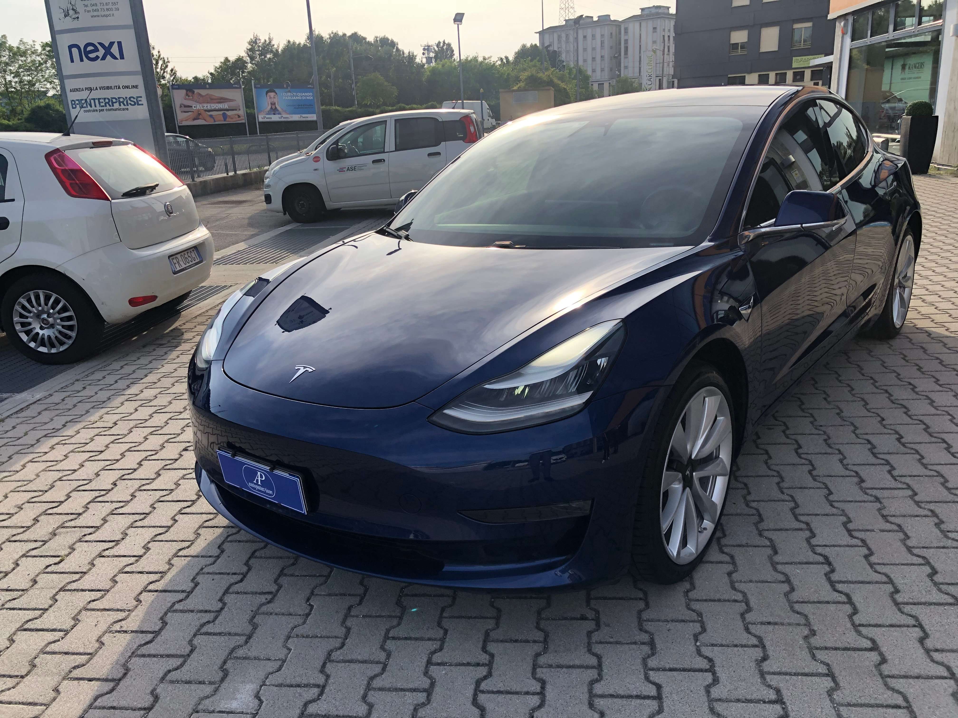 Tesla Model 3Model 3 (Standard Range Plus) rwd