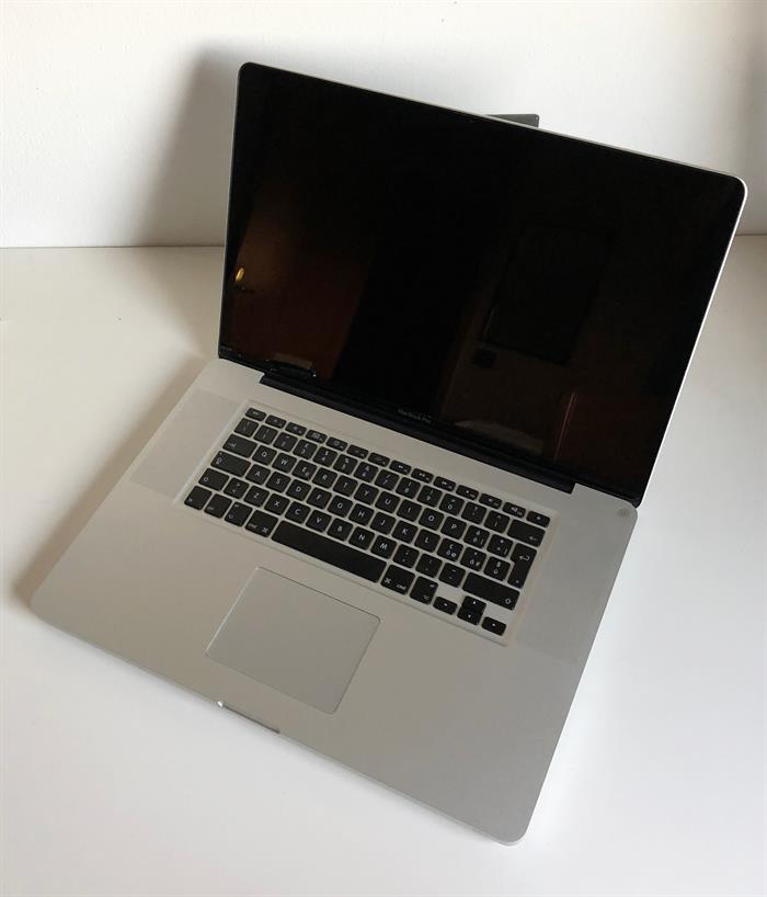 MACBOOK PRO 17 POLLICI - ANNO 2011