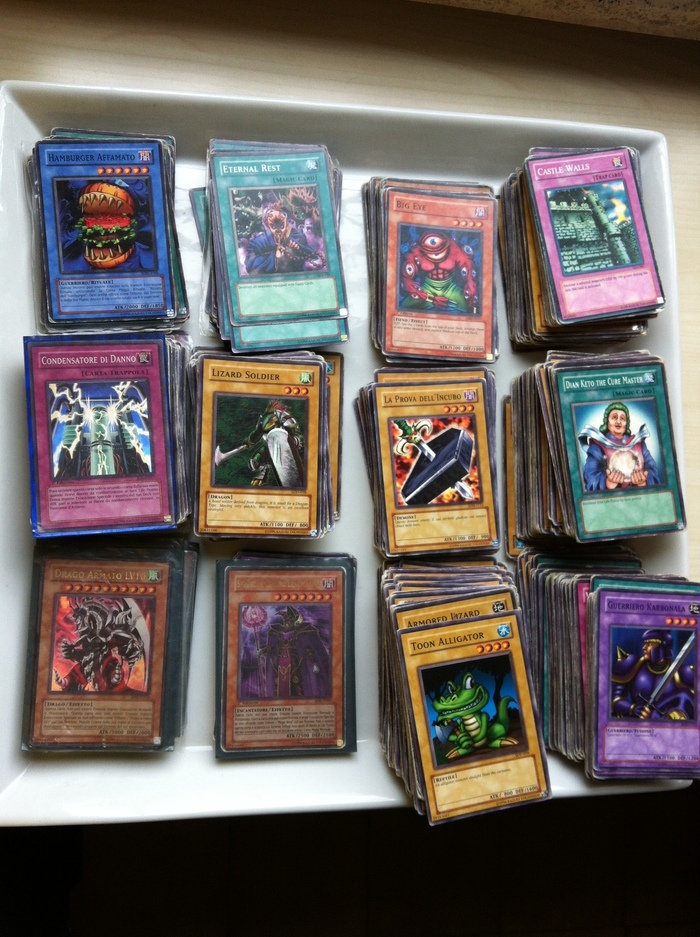 VENDO LOTTO 727 CARTE YU-GI-HO SERIE VARIE