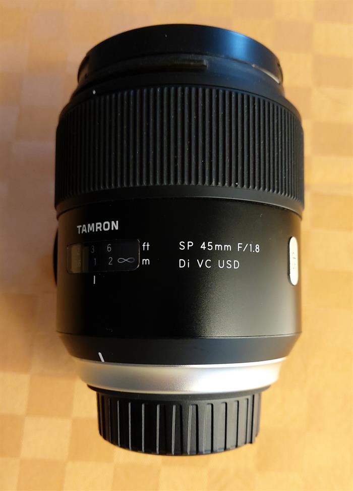 NIKON AF-S 85MM F/1.8G TAMRON SP 45MM F/1.8 VC