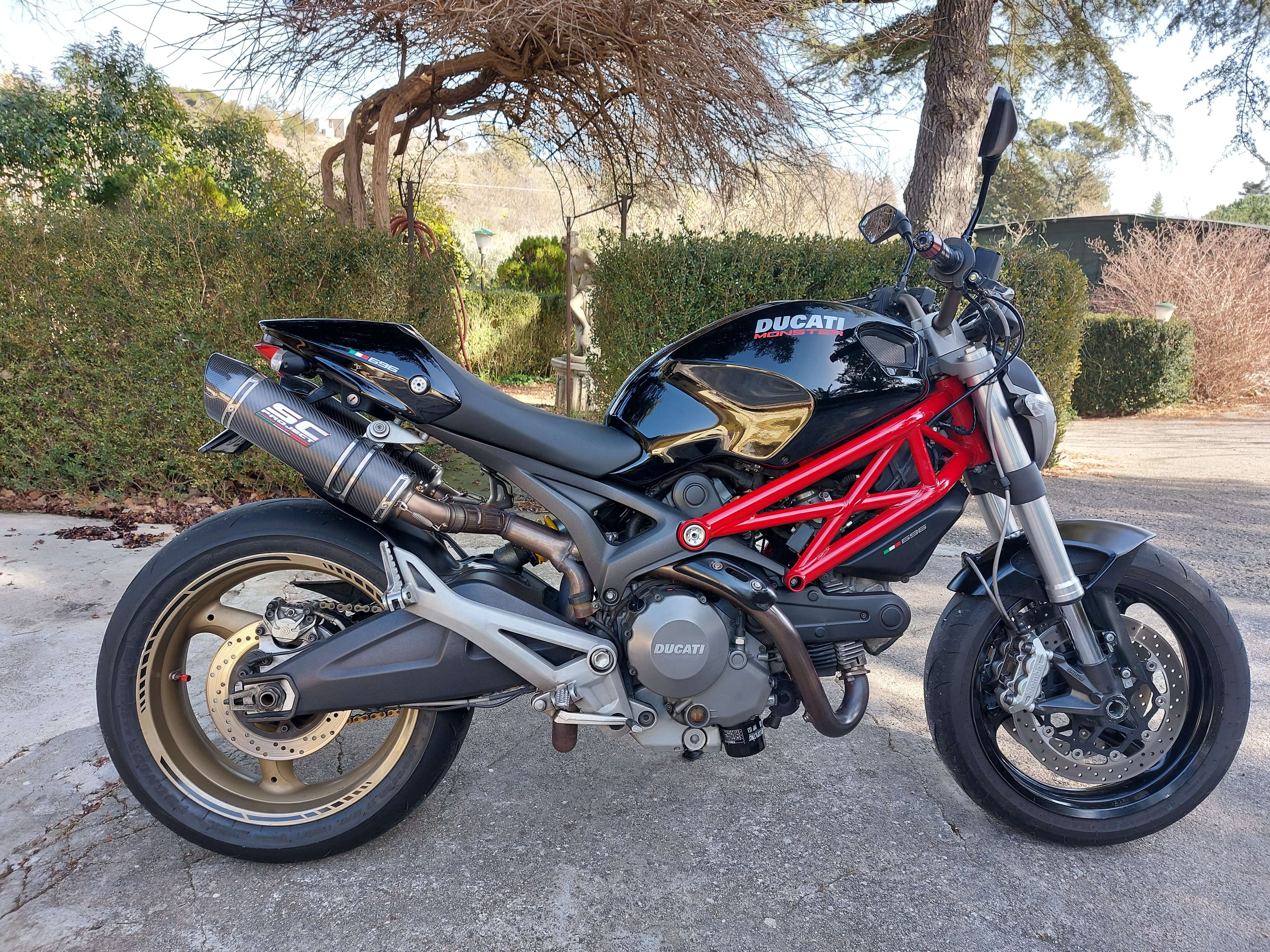 Ducati Monster 696