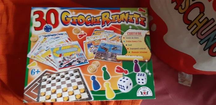 SCATOLA CON 30 GIOCHI