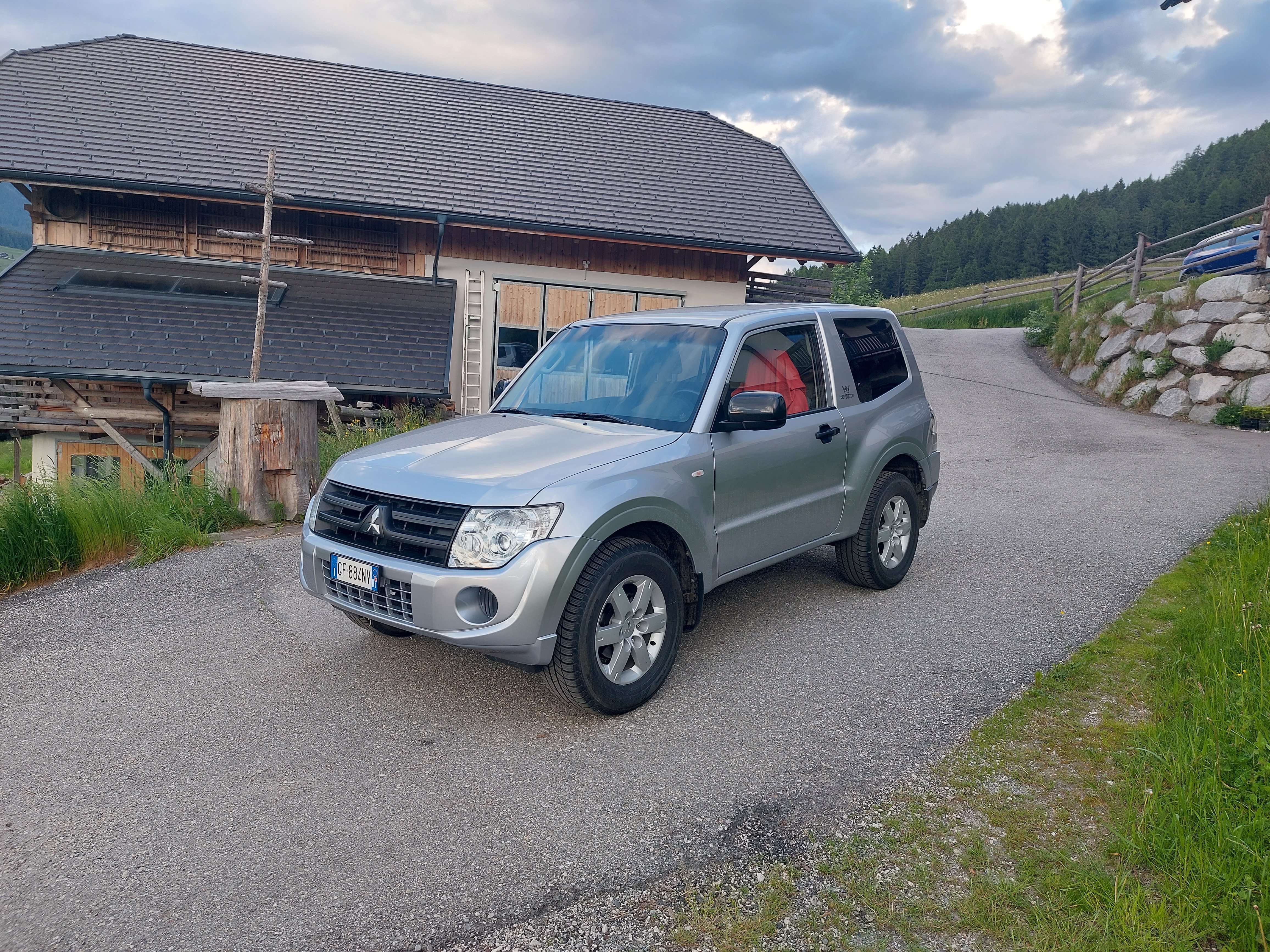 Mitsubishi PajeroPajero 3.2 cr Invite 200cv 3p