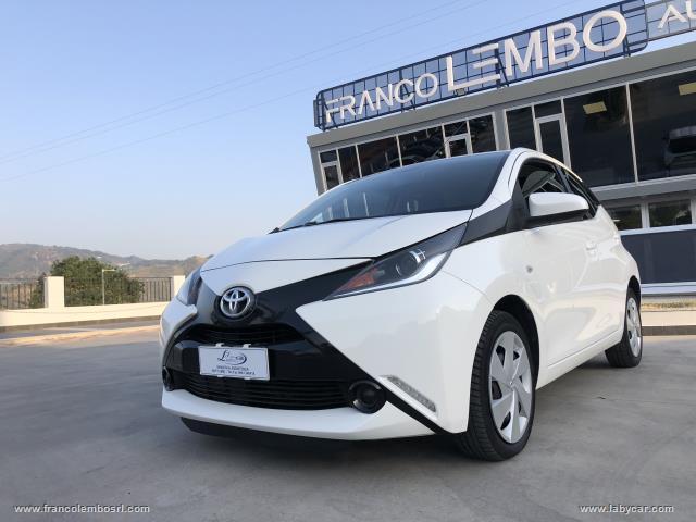 Toyota aygo 1.0 vvt-i 69 cv 5p. x-play