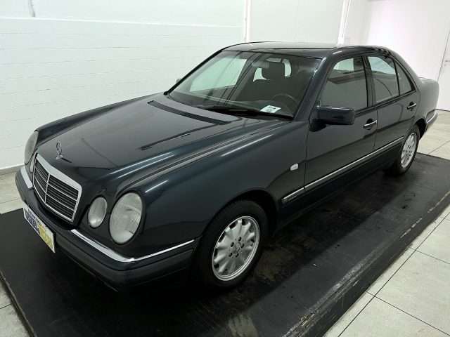 Mercedes-Benz E 240V6 Elegance 170cv