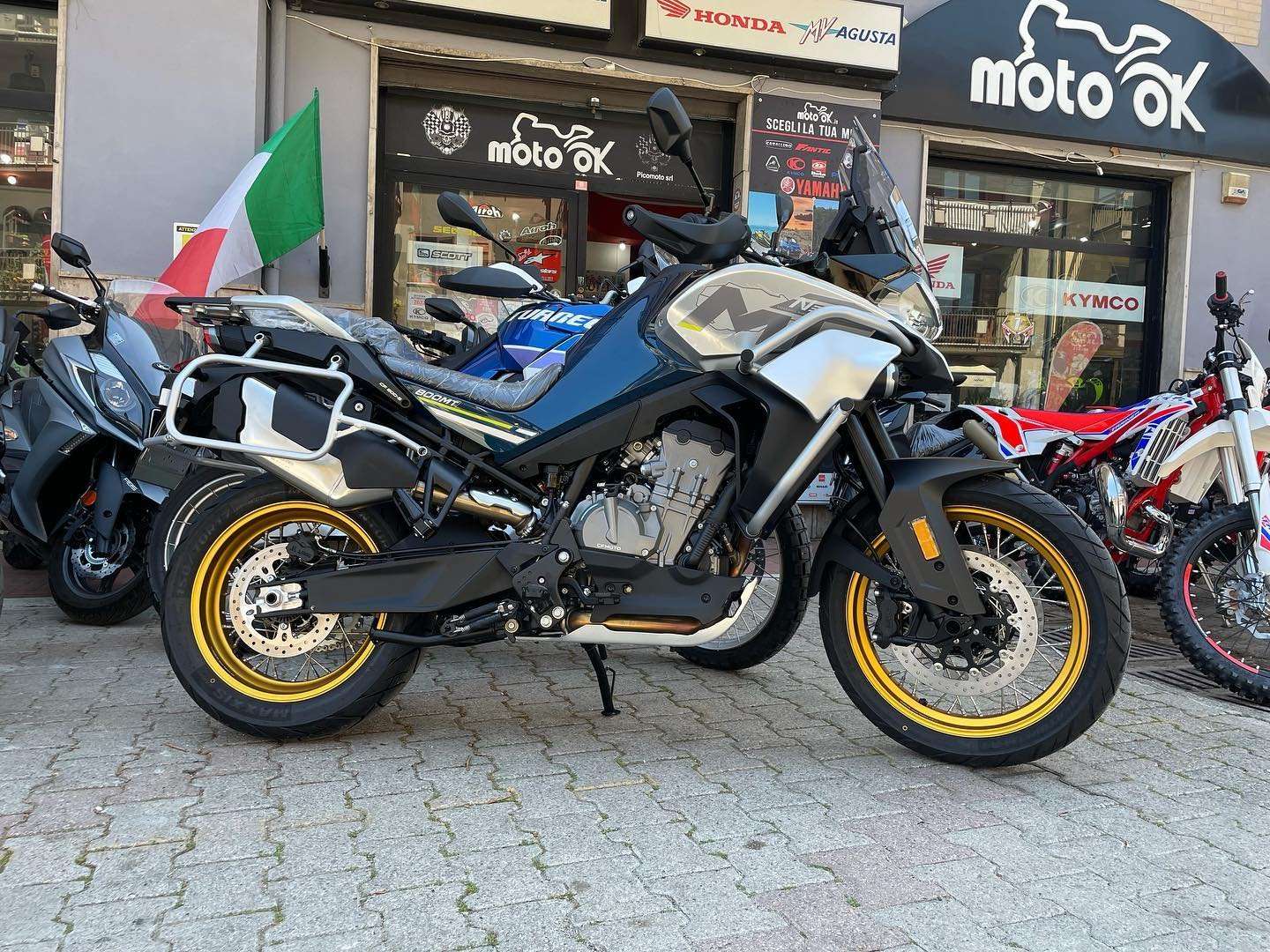 CF Moto 800 MT