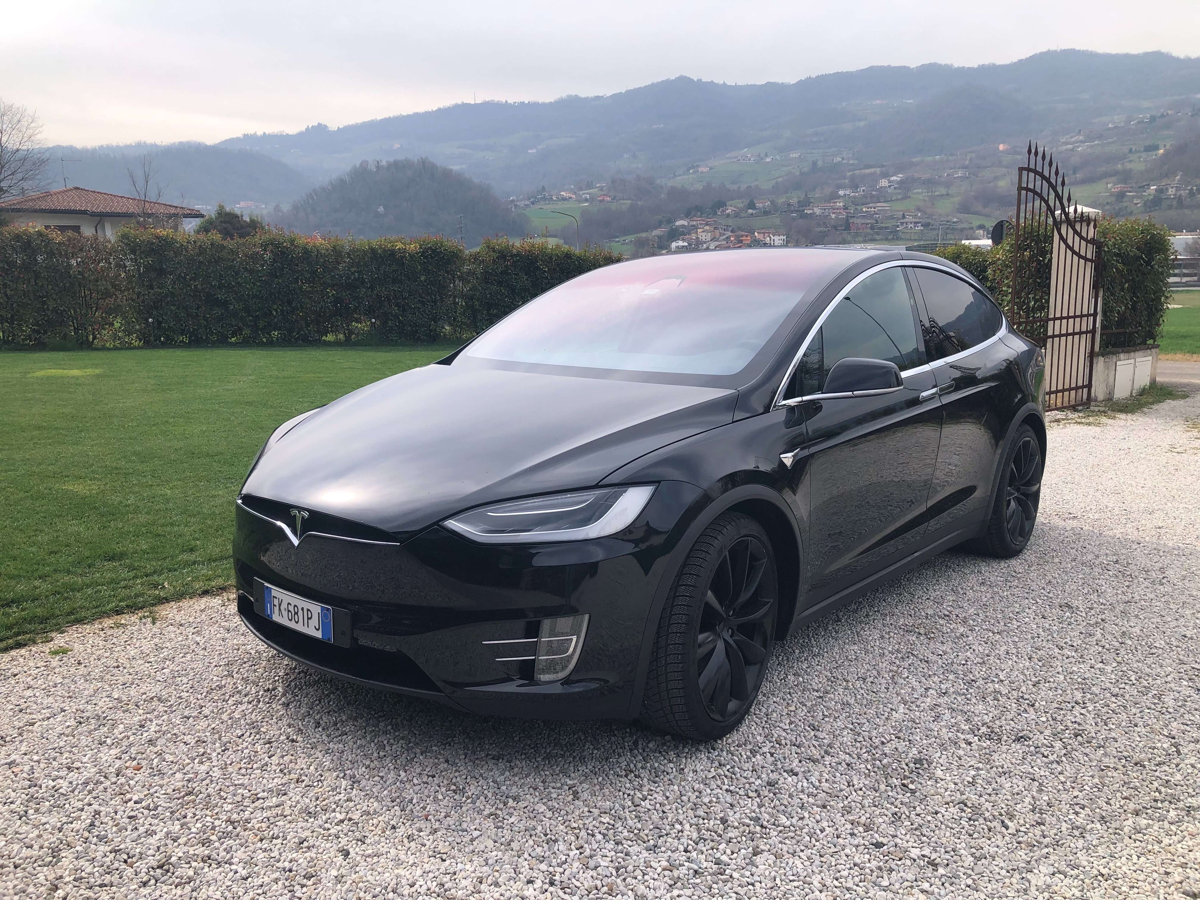 Tesla Model X90D