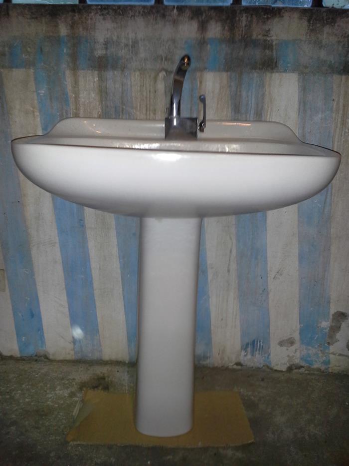 LAVABO IN CERAMICA