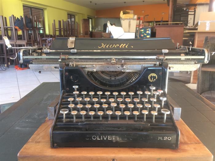 MACCHINA DA SCRIVERE OLIVETTI M20 TYPERWRITER