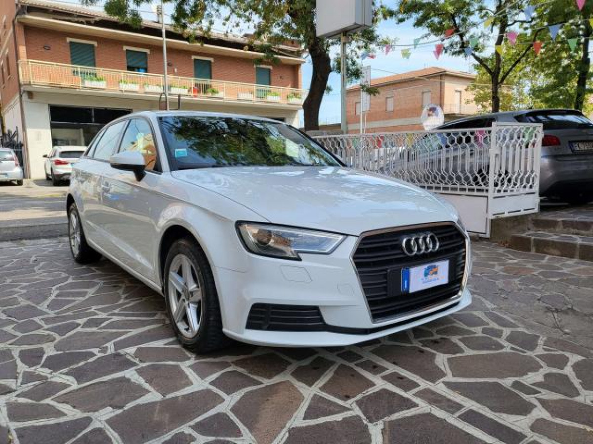 AUDI A3 1ª serie A3 1.6 cat 3p. Attraction