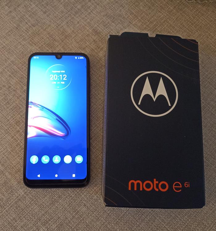 CELLULALRE MOTOROLA NUOVISSIMO 8 MESI