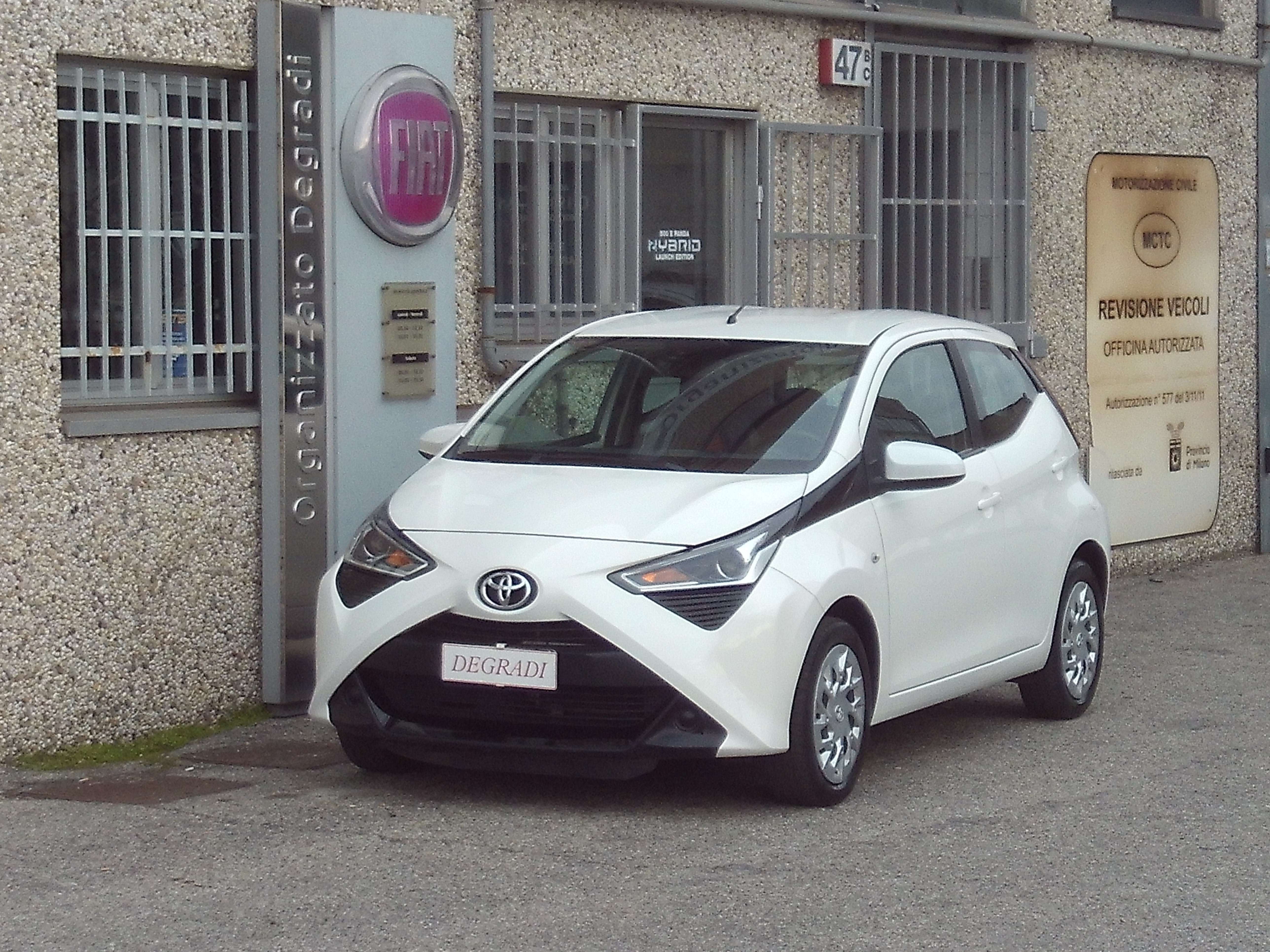 Toyota Aygo5p 1.0 x-business 72cv ADATTA NEOPATENTATI