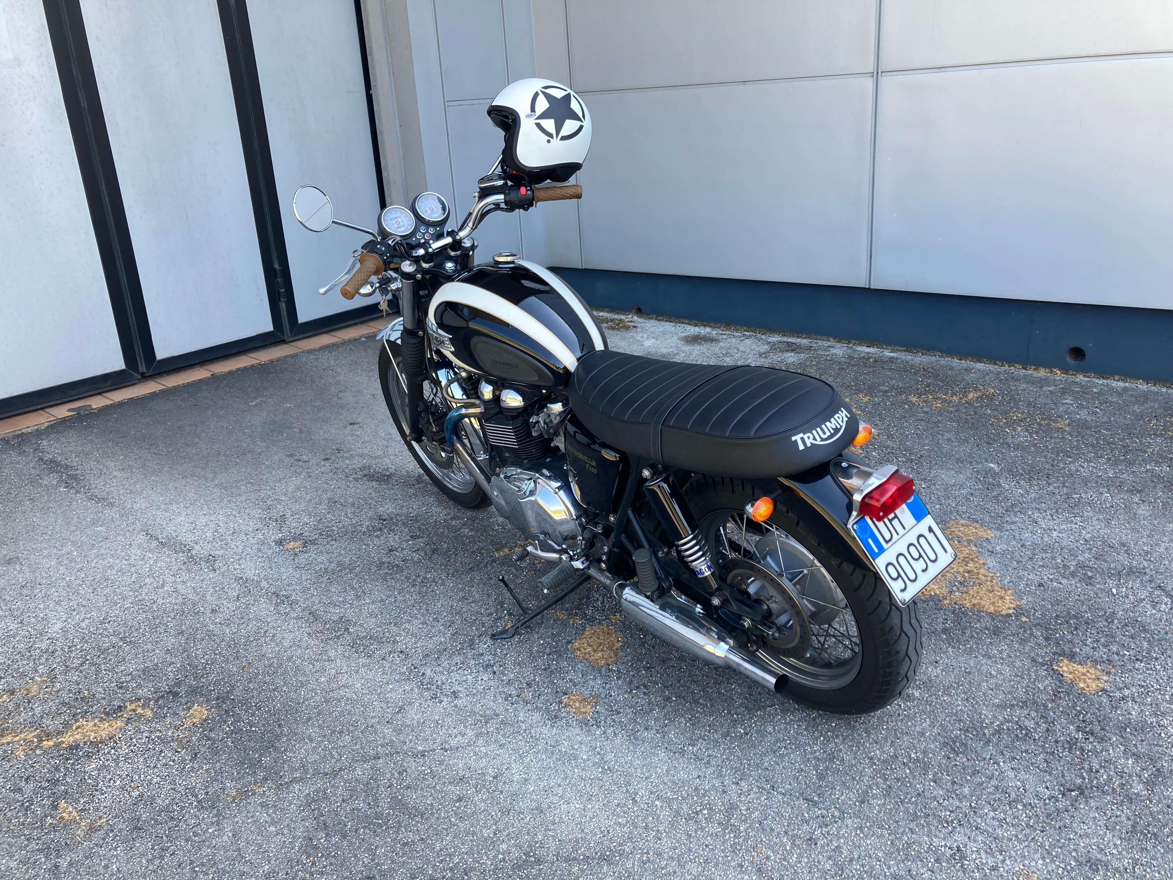 Triumph Bonneville T100