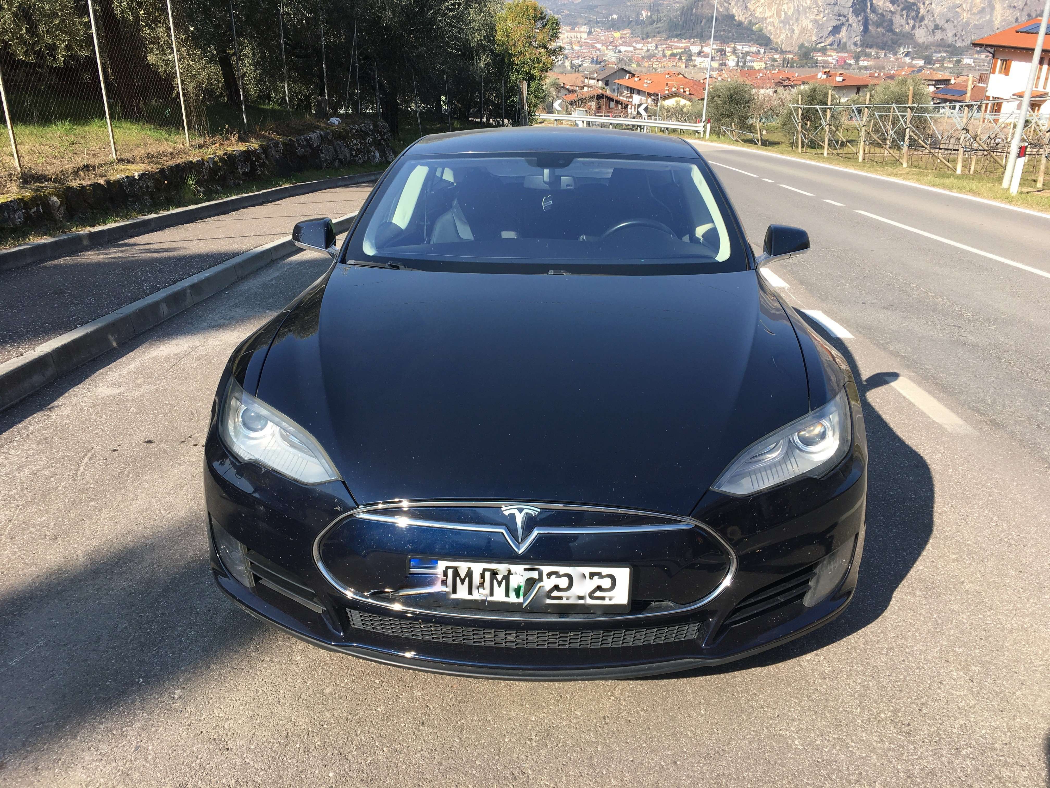 Tesla Model SModel S