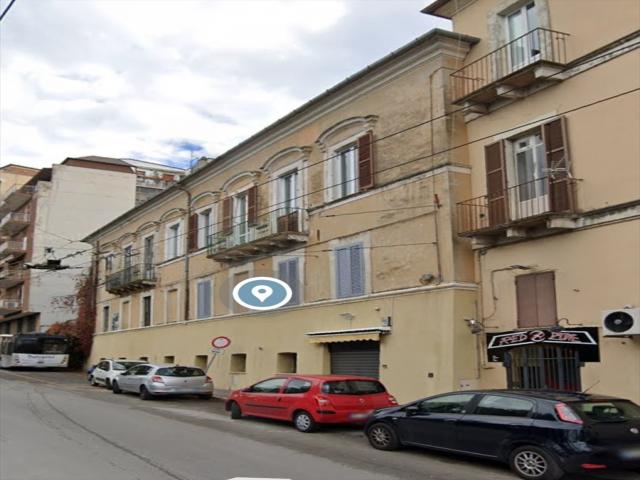 Locale commerciale in vendita a chieti centro storico