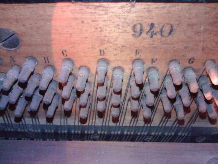 PIANOFORTE VERTICALE COLOMBO 1940