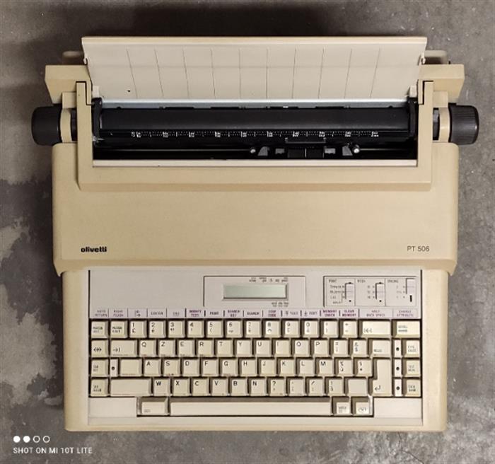 MACCHINA DA SCRIVERE ELETTRONICA OLIVETTI