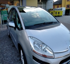 Una piccola auto anche cambio automatico