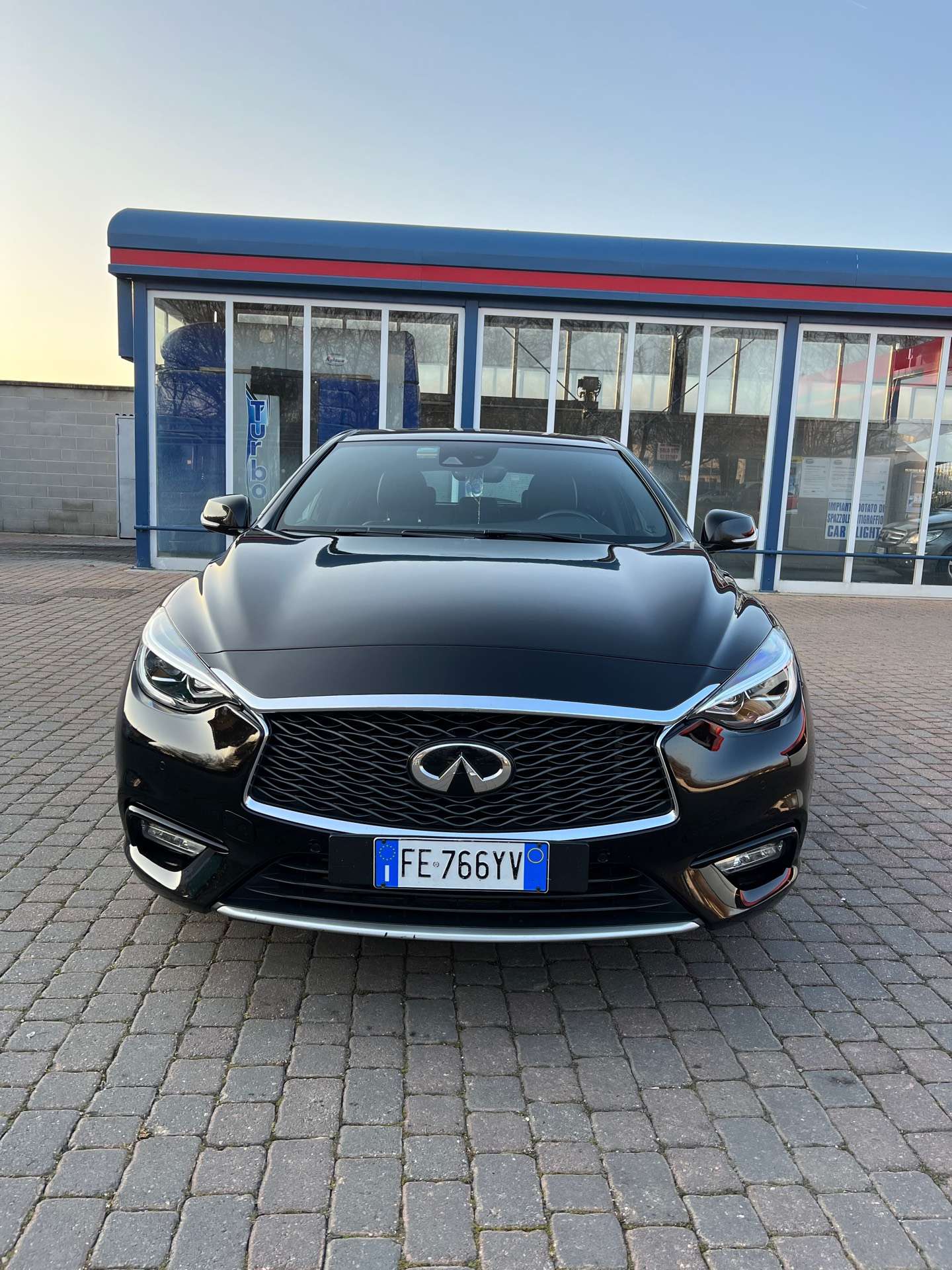 Infiniti Q302.2d Premium Tech 170cv dct